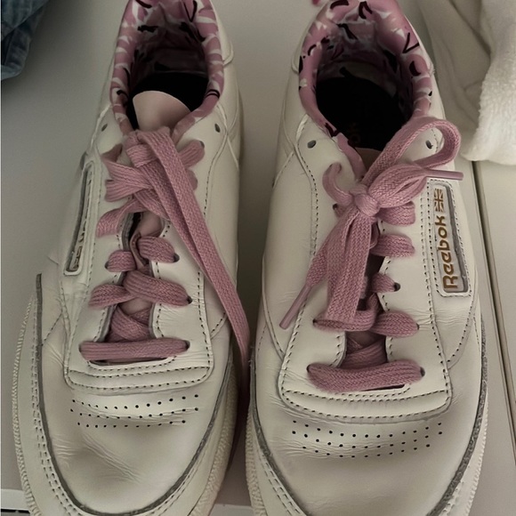 Reebok | Shoes | Reebok White And Pink Womans Sneakers | Poshmark
